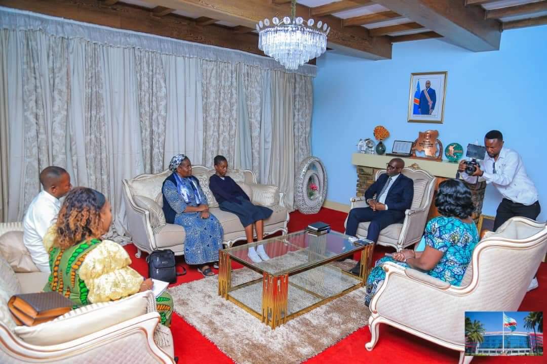 Le Gouverneur Jacques Kyabula Katwe vient à la rescousse de l’élève ...