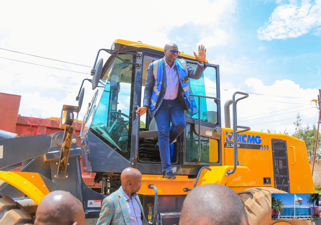 Le Gouverneur Jacques Kyabula lance les travaux de réhabilitation ...